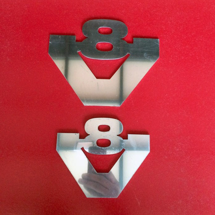 V8 Logo 25*28cm 1,5mm - kockarkrom.com